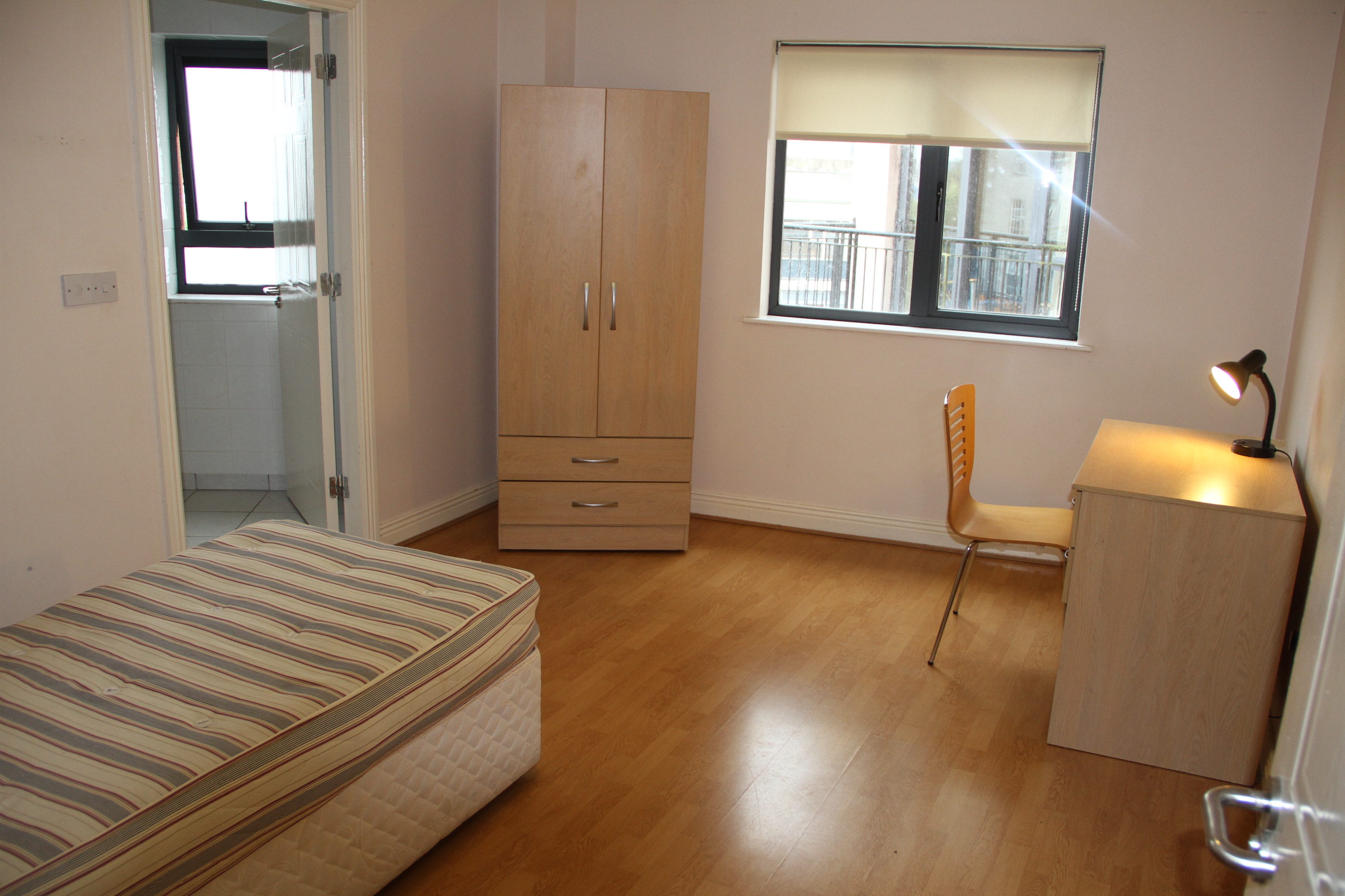 Deluxe Ensuite Silver | Hatch Student Living